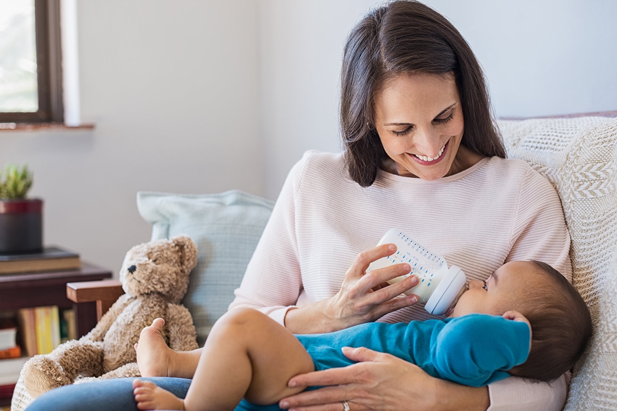 Comment passer de l'allaitement au biberon ? - Areu Bébé